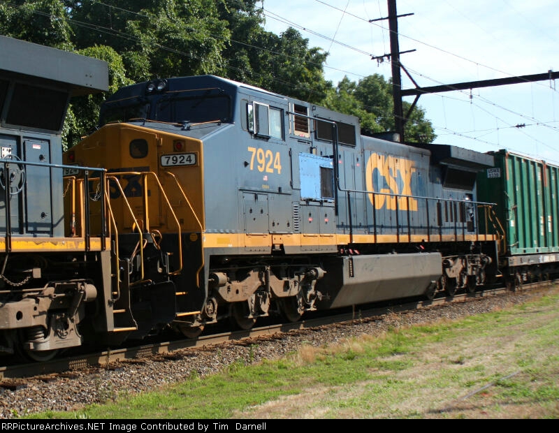 CSX 7924 on Q703